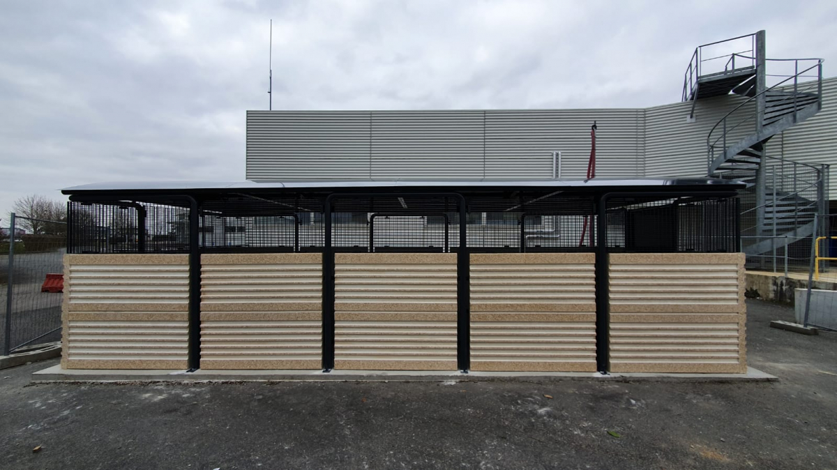 Local de stockage et parc conteneurs poubelles béton